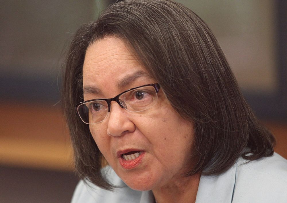De Lille begins her arms deal testimony