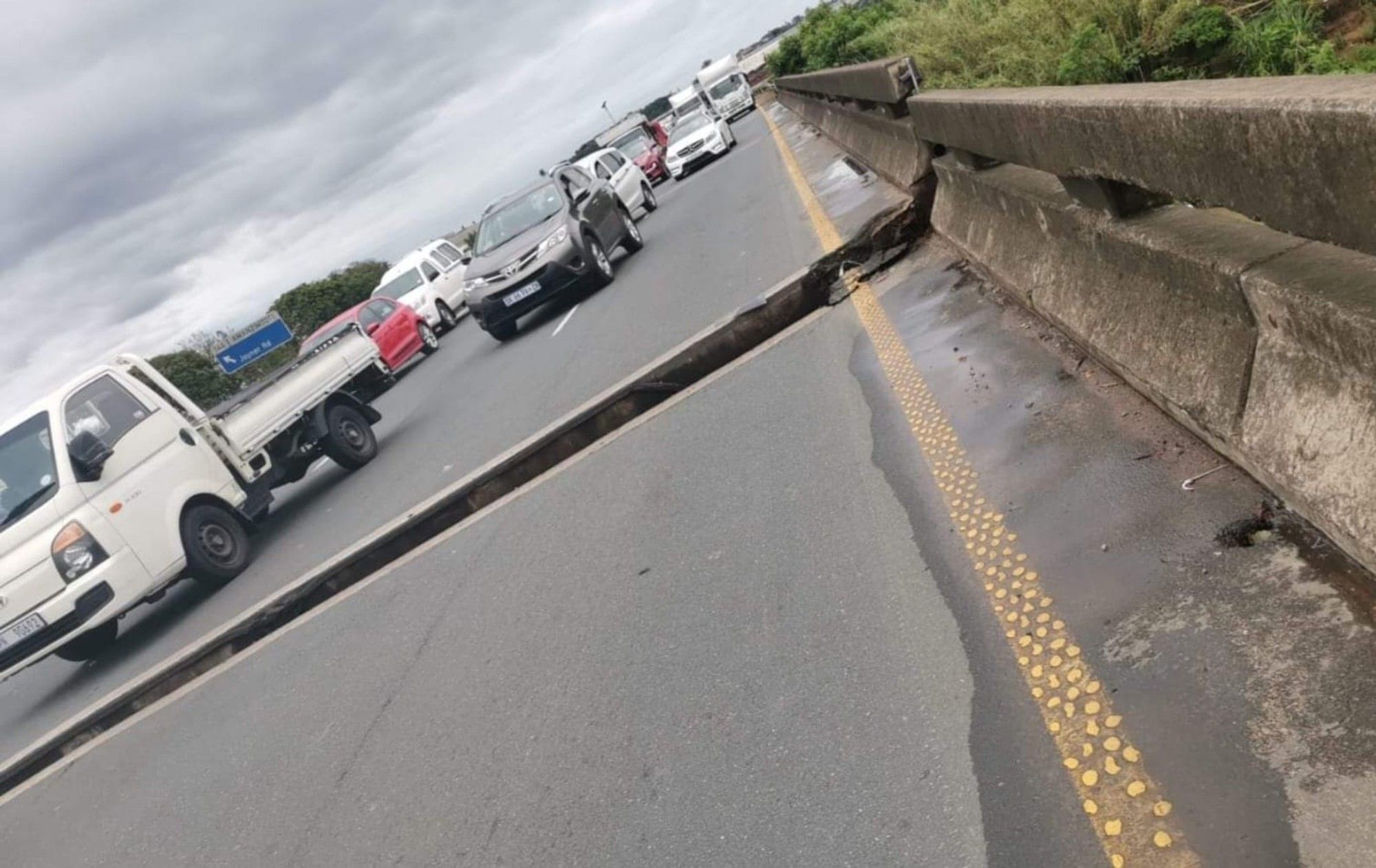 PICS & VIDEOS: Road closure on N2 after partial bridge collapse in KZN