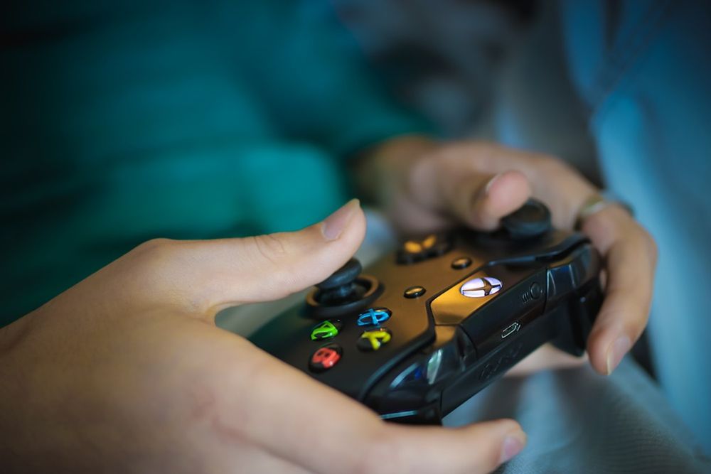 Addictive gaming does not mean less friends
