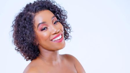 Osakaza ezenkolo oKhozini useyibhikla kumaskandi