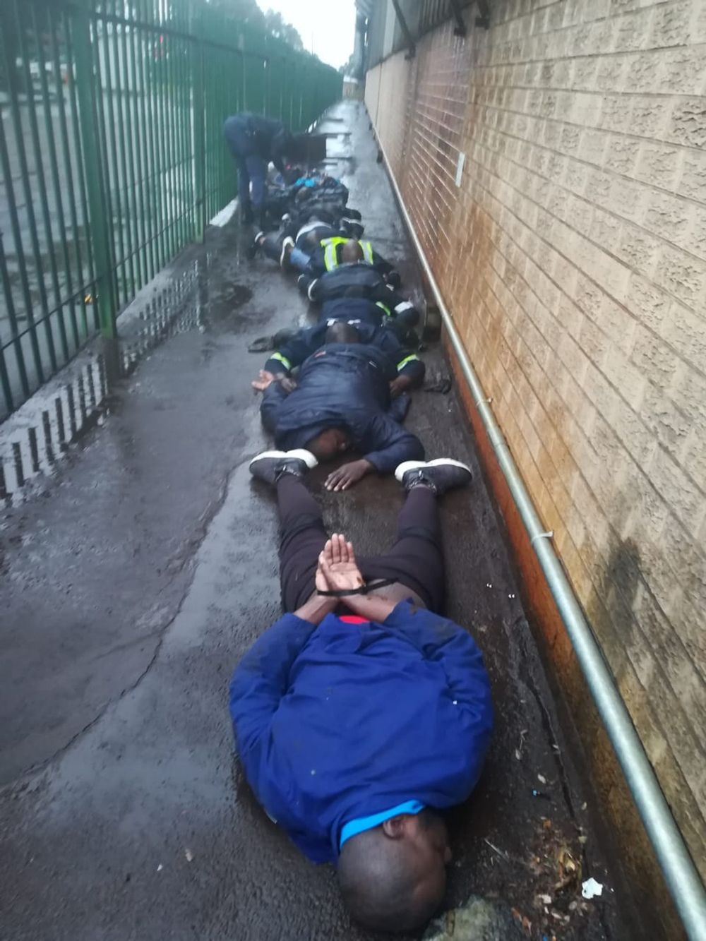 Police stop robbery in Benoni, arrest 12 suspects at business premises ...
