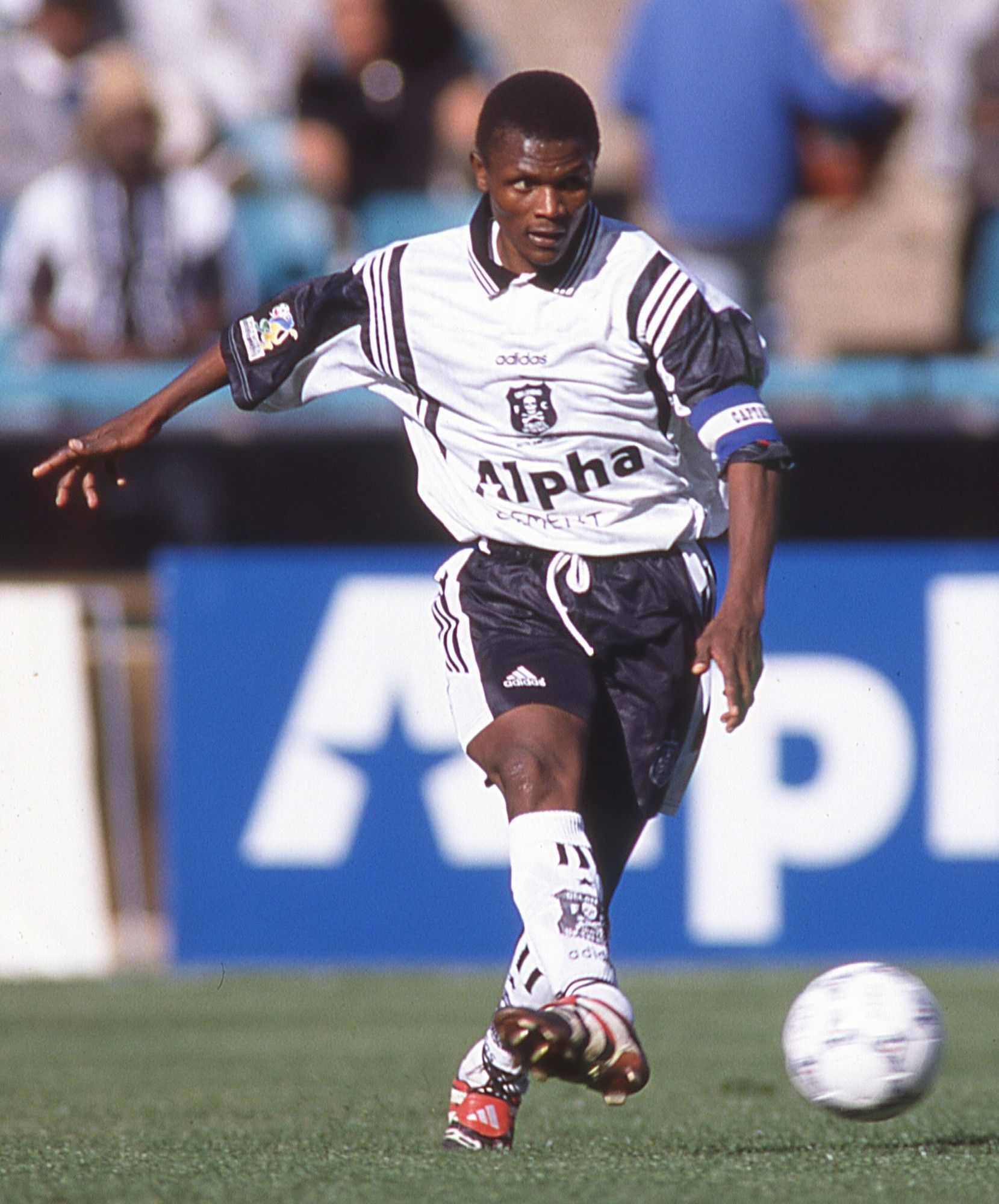 Orlando Pirates legend John Moeti dies after illness