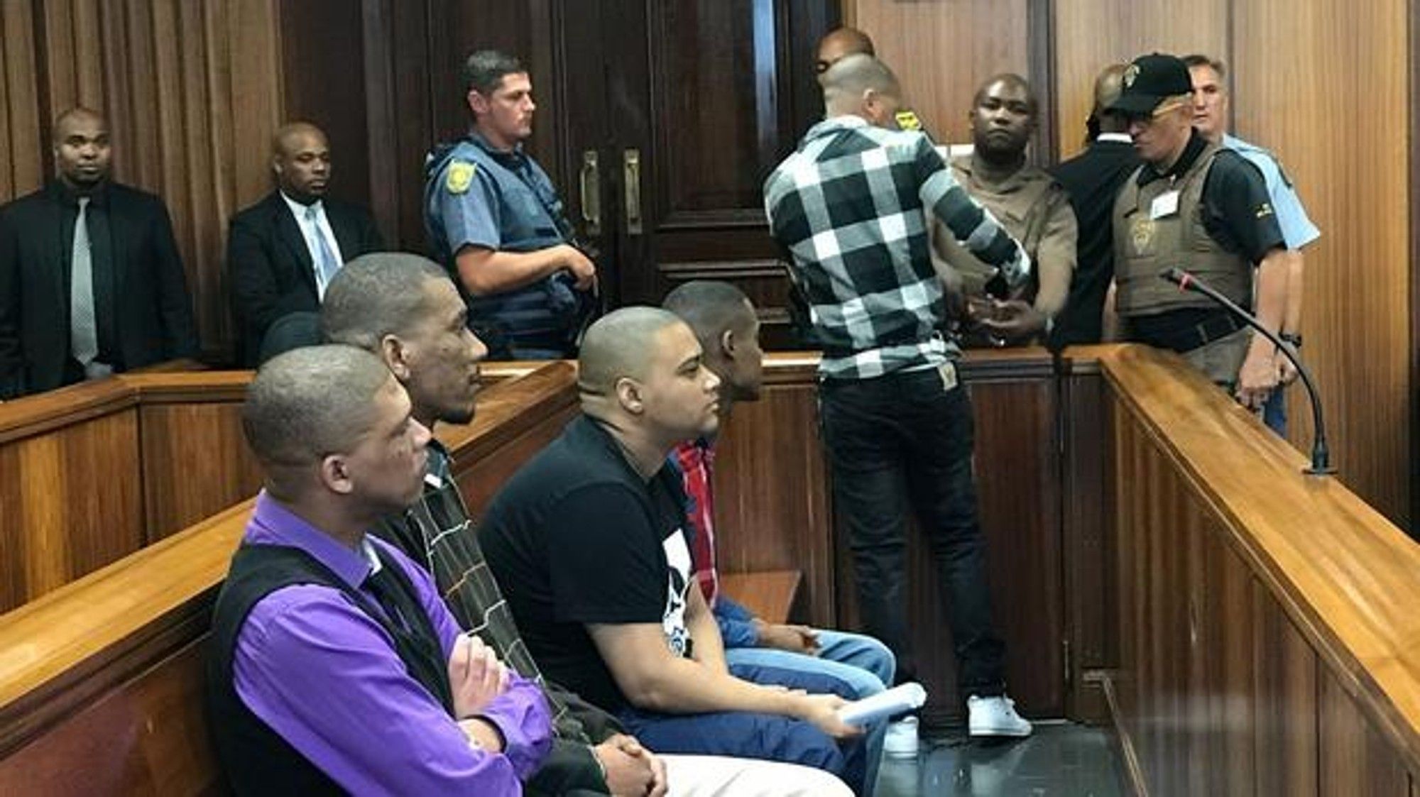 German murder accused passing notes for PE gang kingpin, court hears