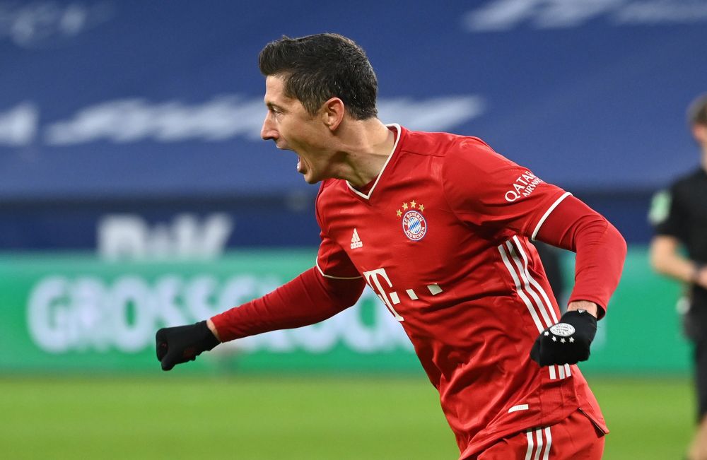 Bayern seven points clear after thrashing Schalke