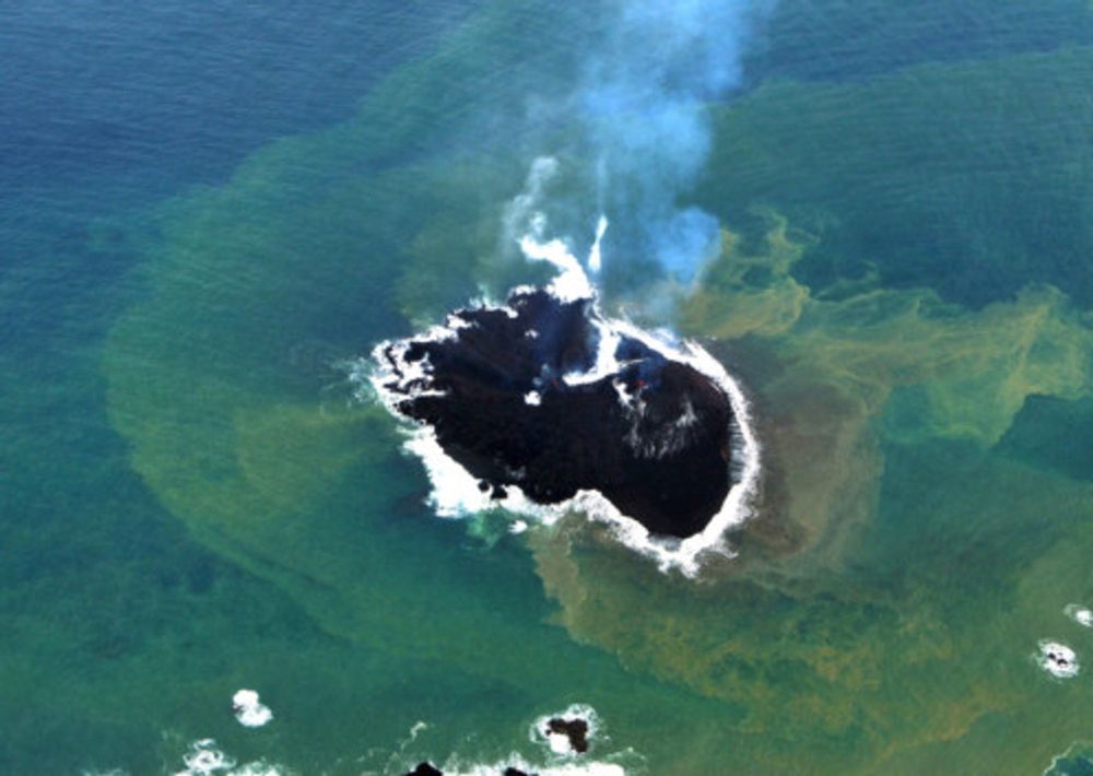 Volcanic islet still growing - official