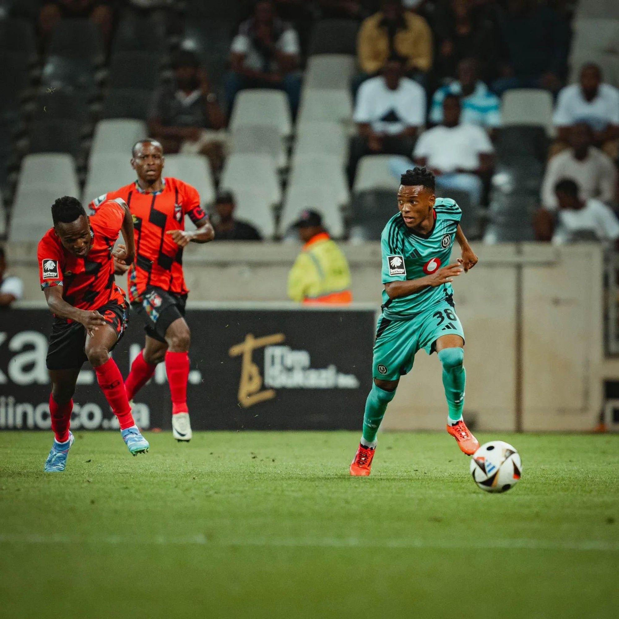 UJose Riveiro akawuvali umlomo ngoRelebohile Mofokeng oxakileyo!