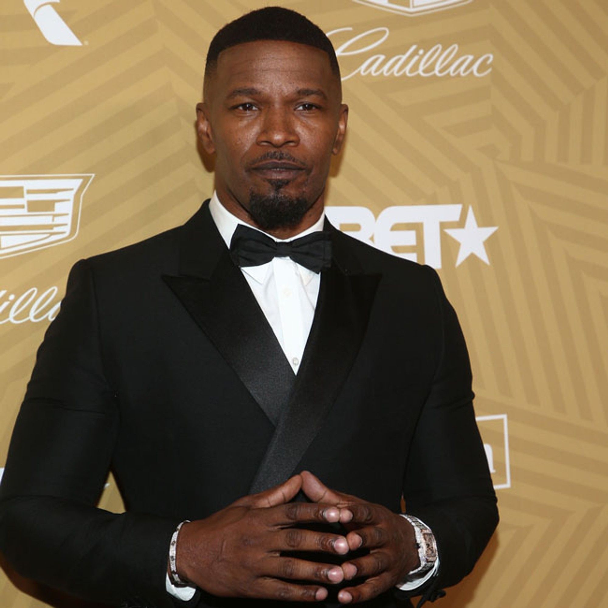 Jamie Foxx receives stitches after being struck with a glass at ...