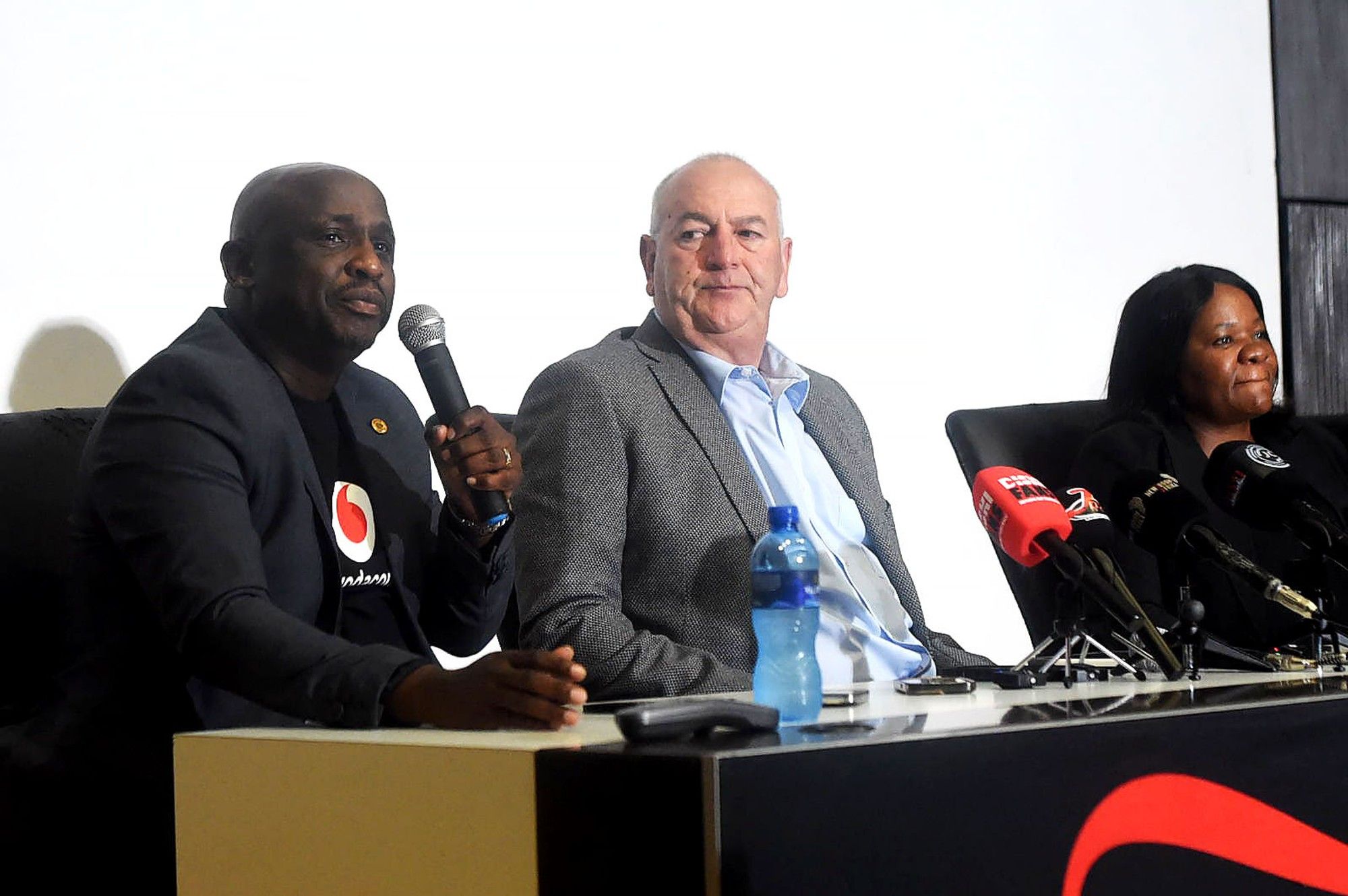 Igxathu lokuqeda amathikithi awombombayi kweyeChiefs neyePirates