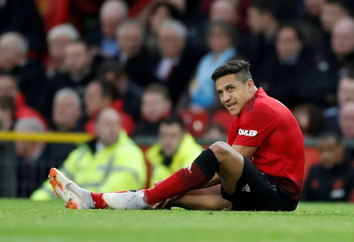 Alexis Sanchez sidelined for four to six weeks with ‘bad knee injury’