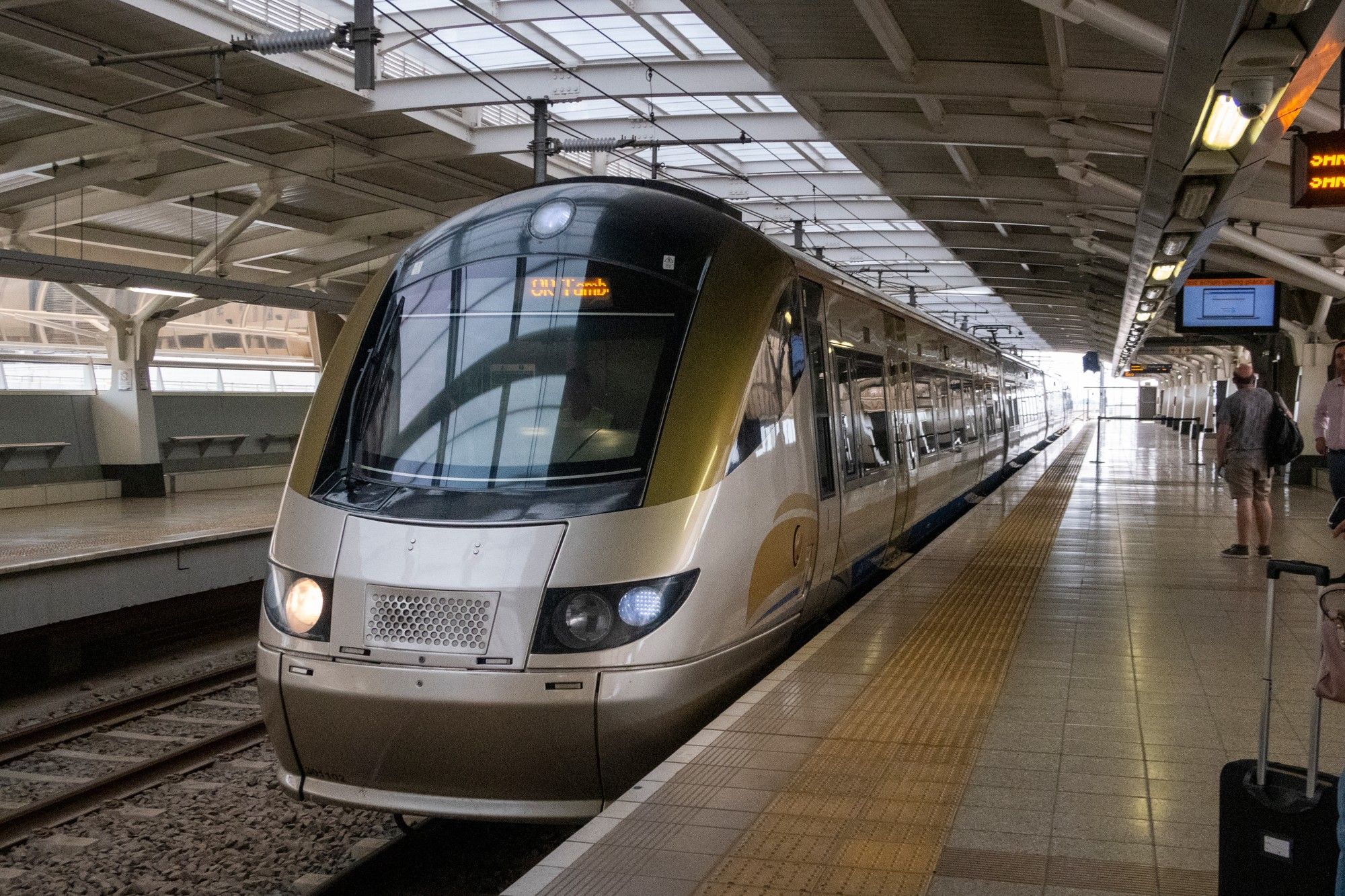 Gautrain boosts bus services as trains between Rosebank, Park Stations ...