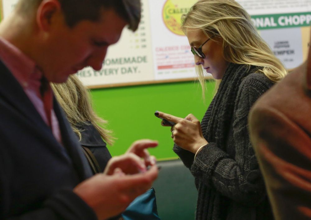 Mobile revolution shakes up Silicon Valley