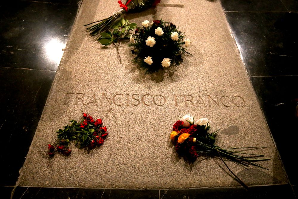 Hundreds in Spain protest plan to remove Franco's remains