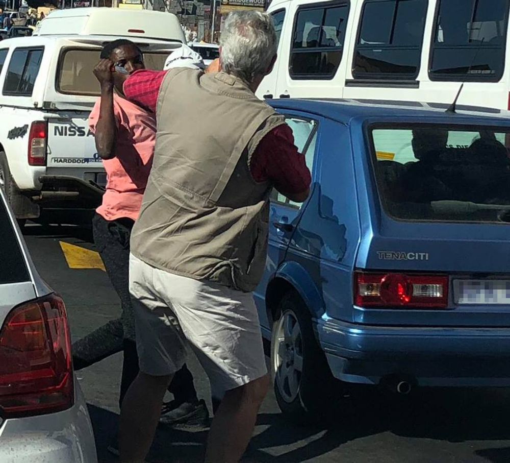 Pinetown motorist fights back, stabs criminal to death