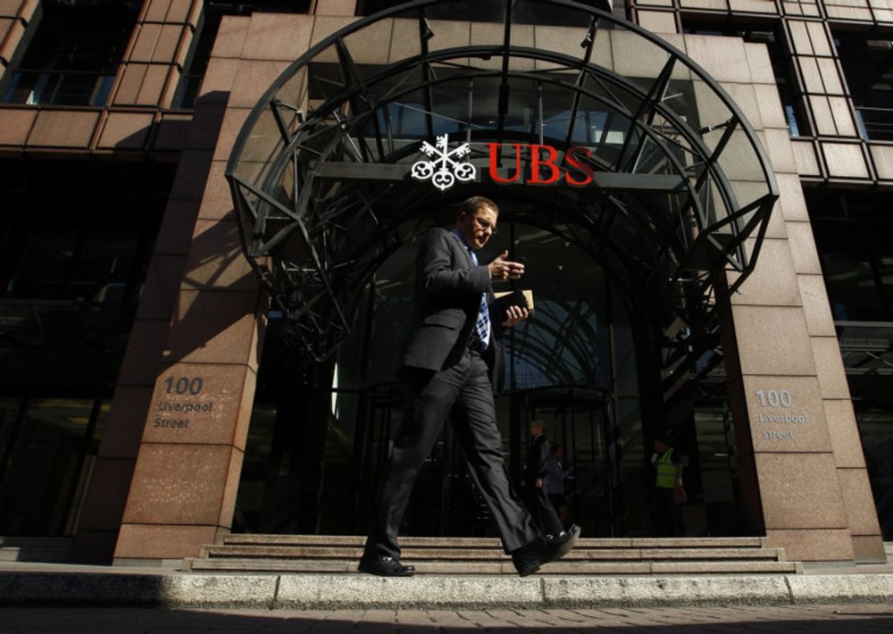 UBS $2 bln loss to trigger bank retreat