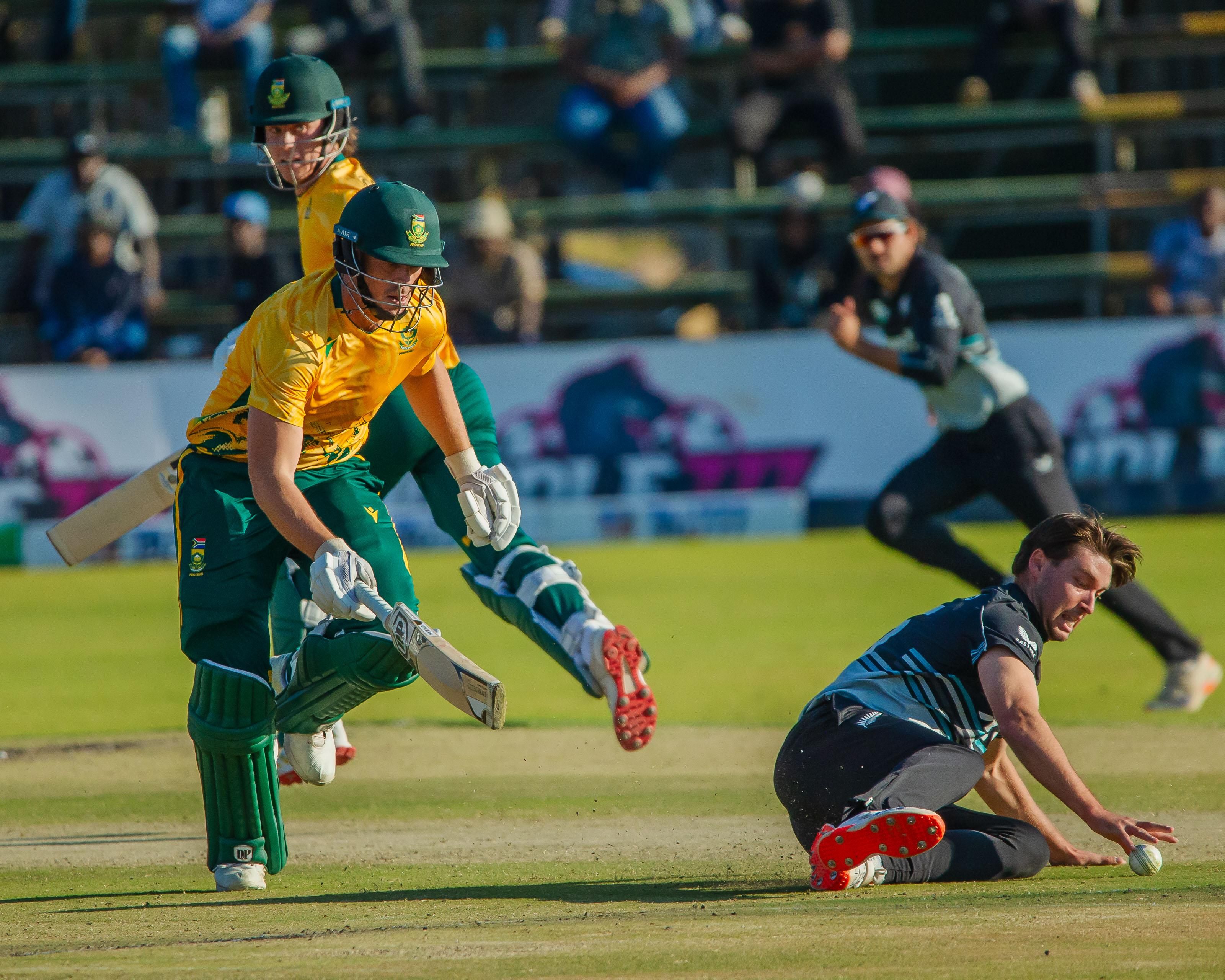 Proteas snatch defeat from jaws of victory as Black Caps claim Tri ...
