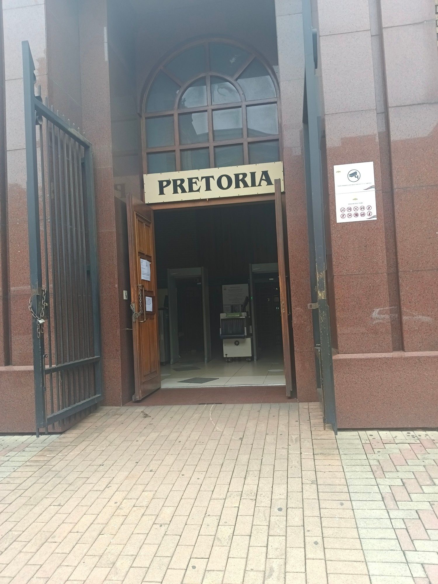 Woman who slipped and fell at the entrance of a toilet, loses her claim