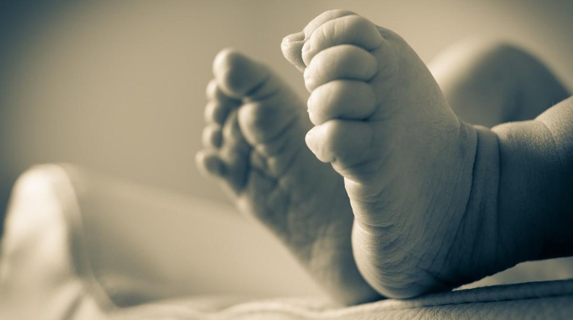 Cops praised for coming to newborn's rescue after mom gives birth under ...