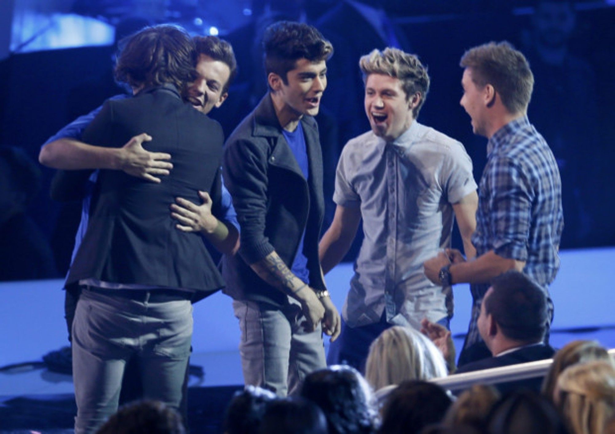 One Direction scoop early VMAs