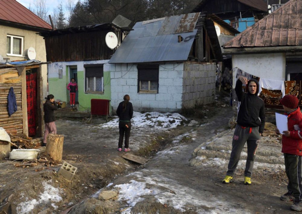 Slovakians elect extremist governor