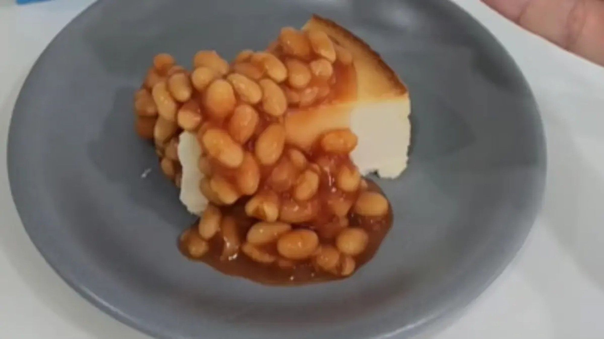 Netizens unimpressed by odd food pairing of cheesecake with baked beans