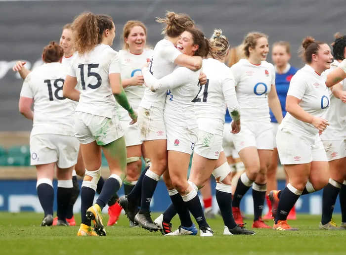 Emily Scarratt's last-gasp penalty helps England to edge past France