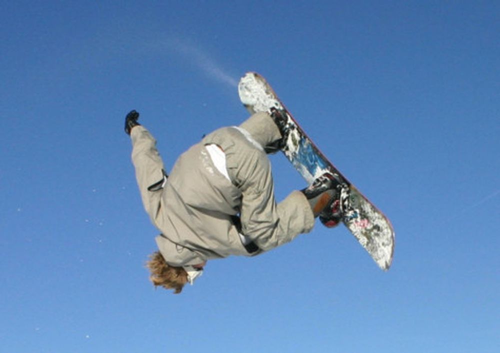 Snowboarder suffocates in deep snow