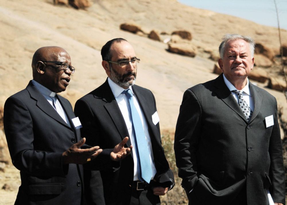 Lonmin pressured to heed mourning period