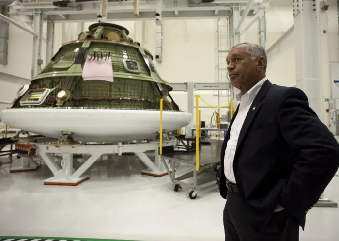 US, Europe team up for moon fly-by