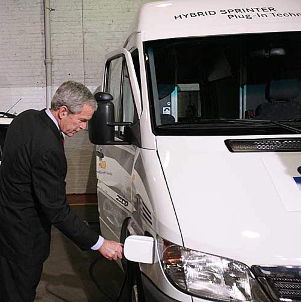 DaimlerChrysler to build plug-in test fleet