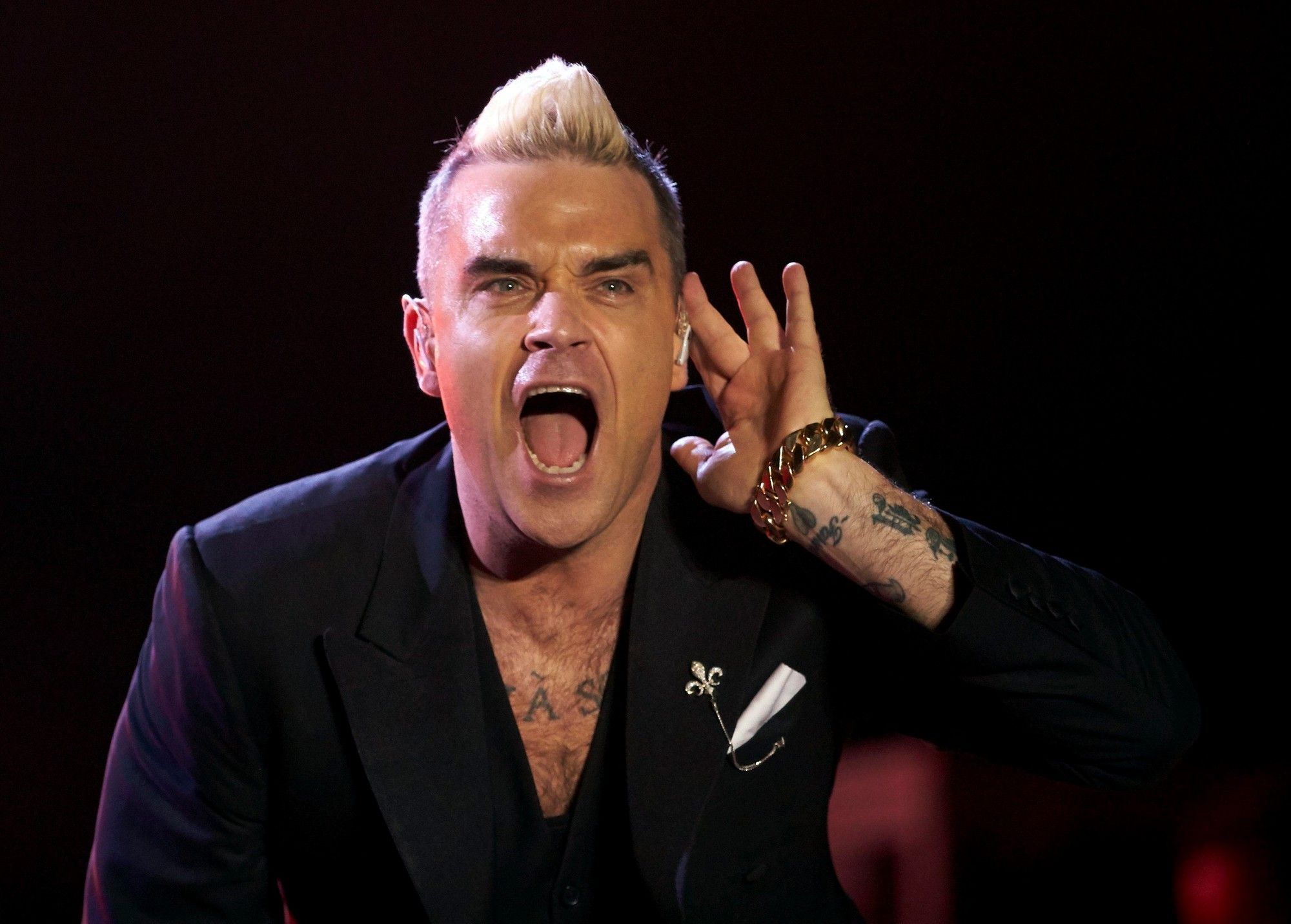 Robbie Williams reveals dark side of fame, says he tried to ‘slash his ...