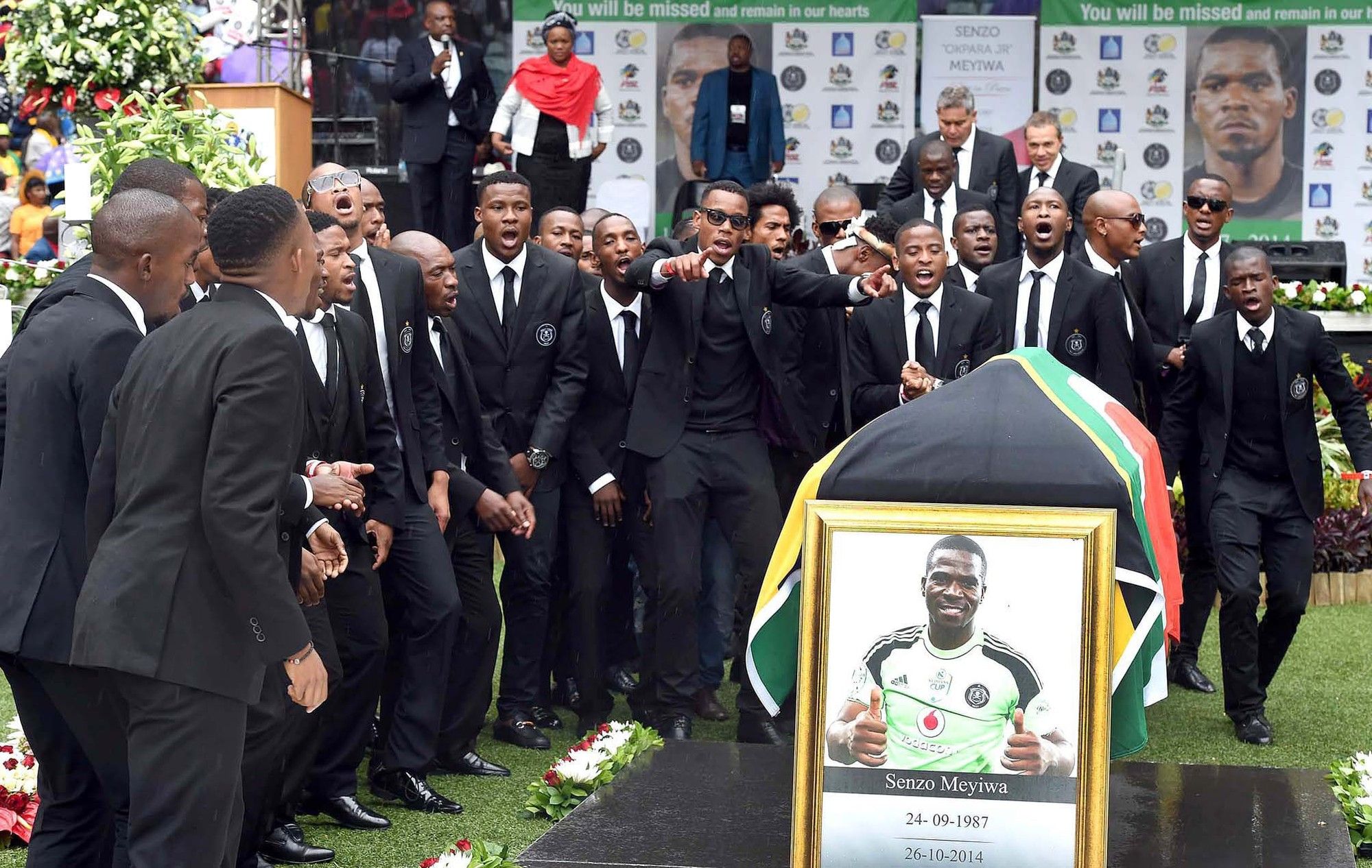 Senzo Meyiwa was no longer responsive when we were waiting in the car ...