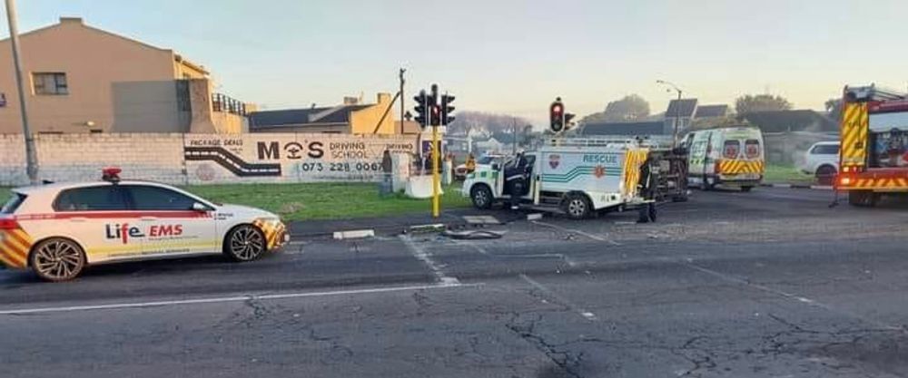 Five people killed in a taxi and a Golden Arrow bus accident