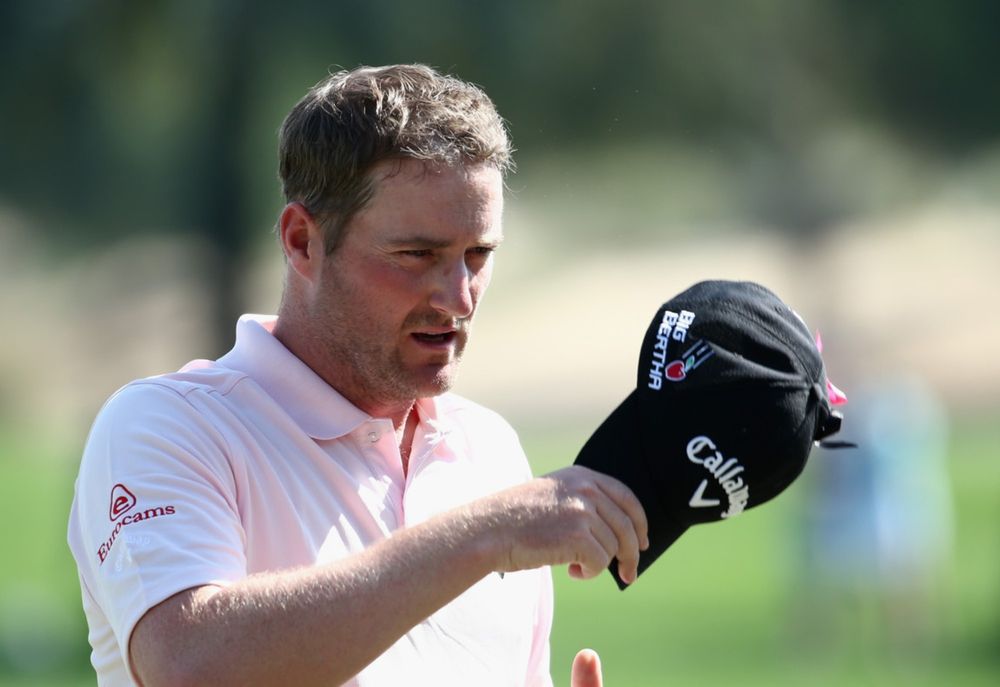 Warren early leader in Dubai