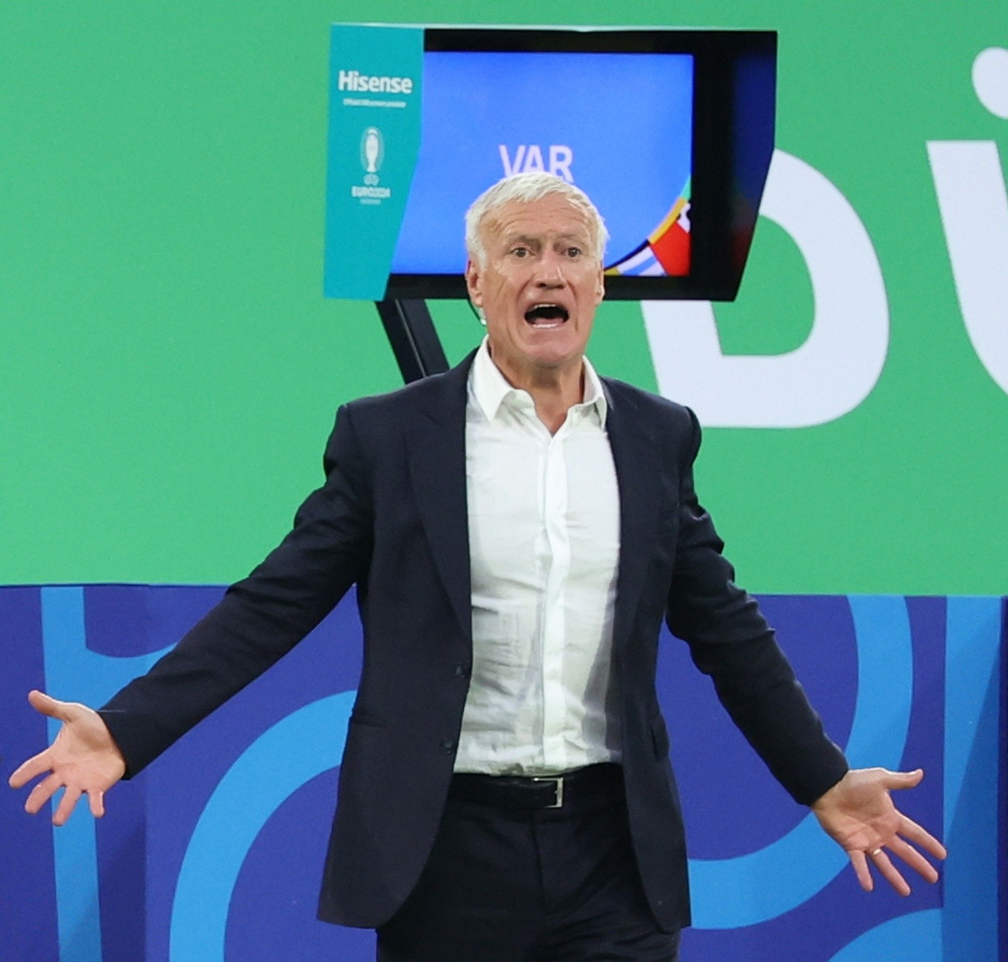 Athembele kakhulu kubaqeqeshi basekhaya ayibambe kwi-Euro