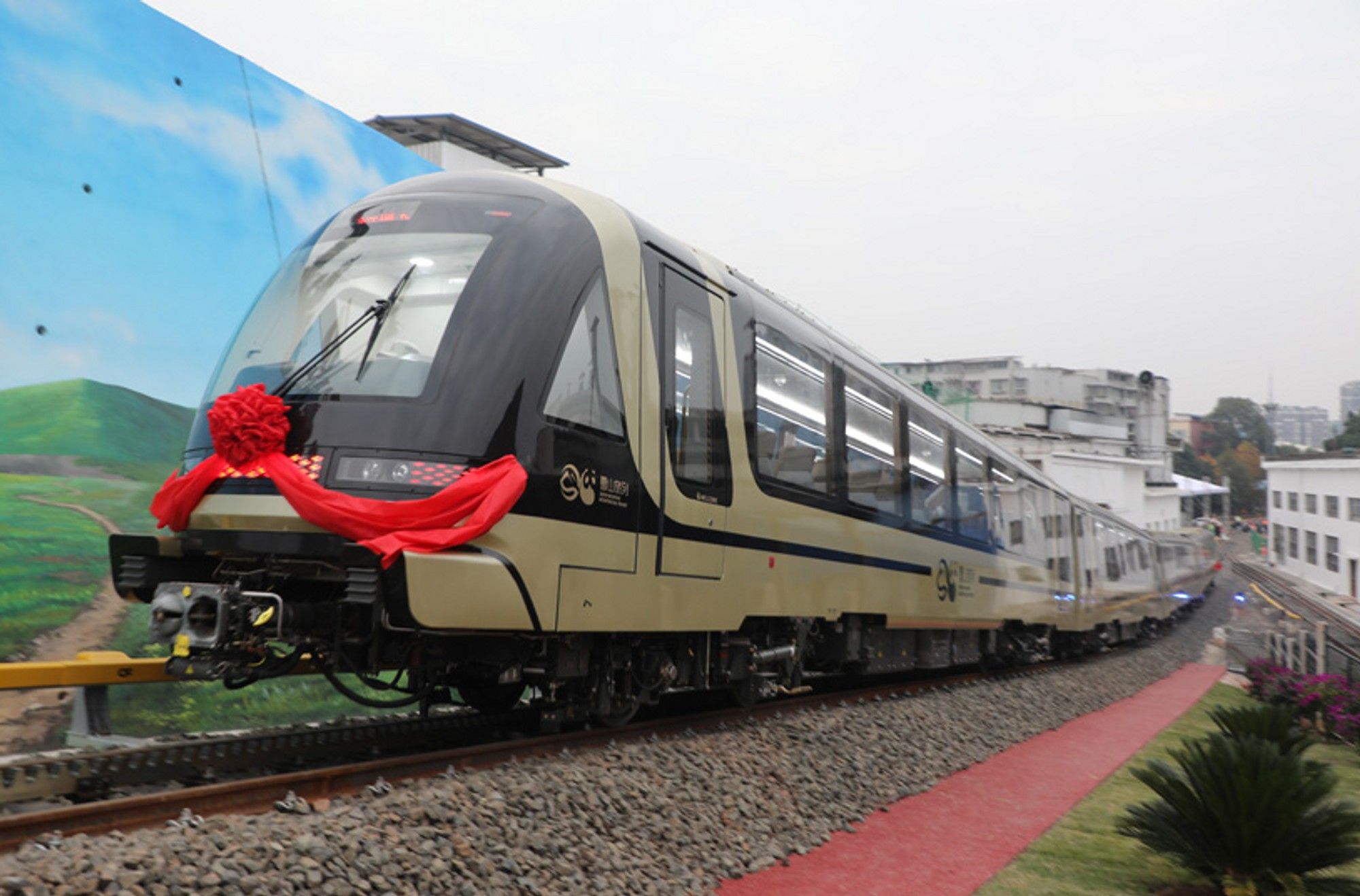 China’s first cog railway train rolls off production line