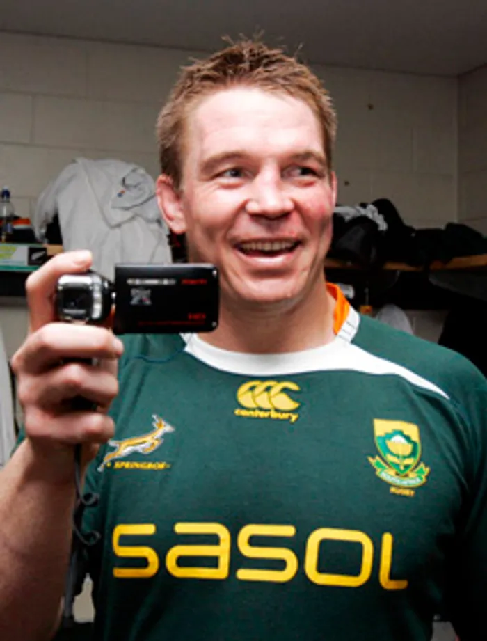 Will captain Smit hook, or not?