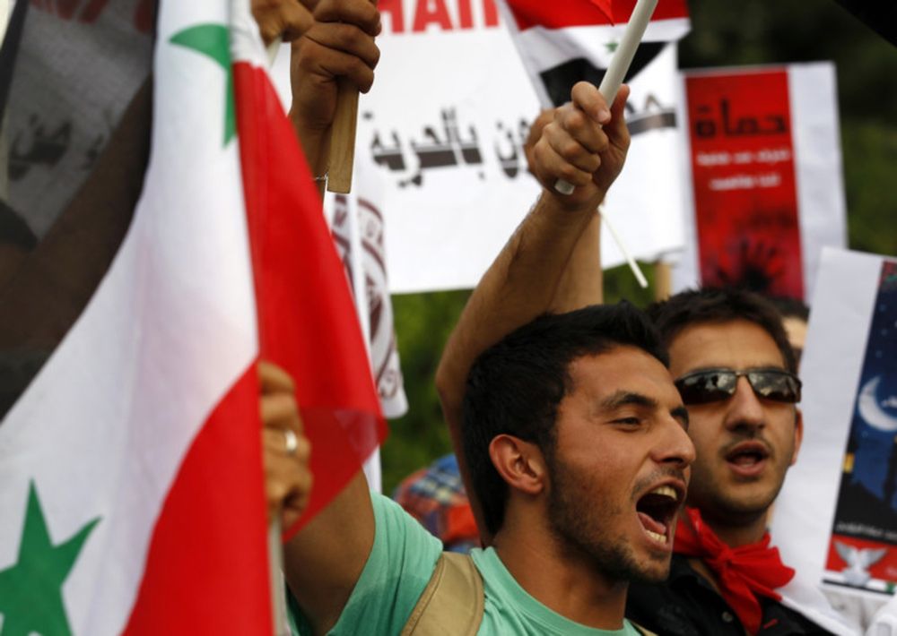 Syria: EU steps up pressure