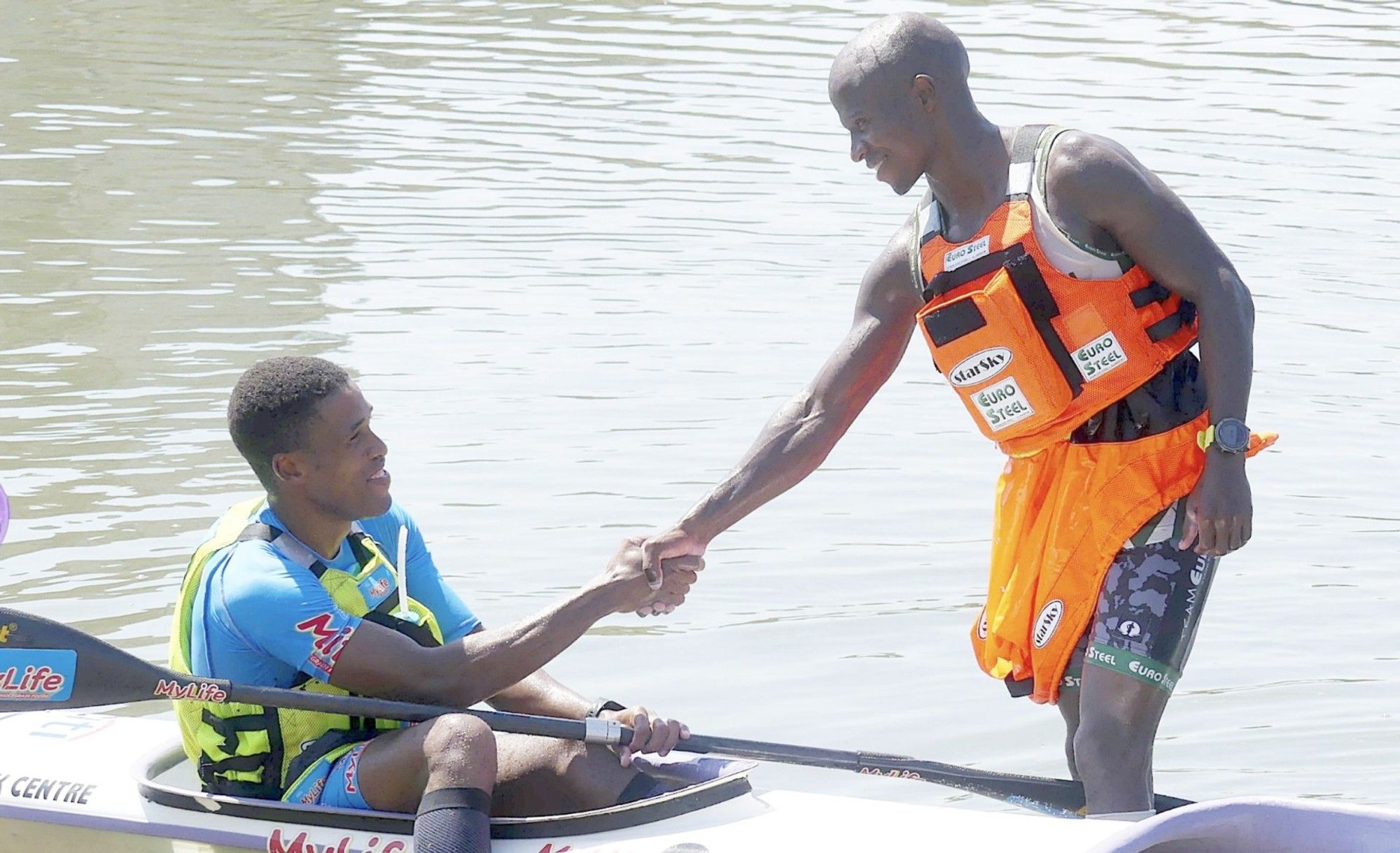 UMtolo noMsiya sebebheke ukuyovikela isicoco seNon-Stop Dusi