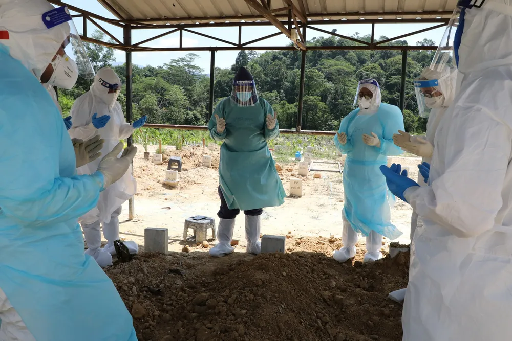 WATCH: Volunteer undertakers struggle to cope as Malaysia’s Covid-19 ...