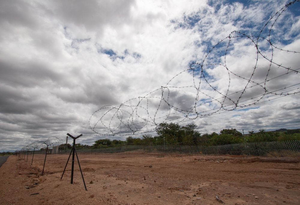 Motsoaledi sends new border agency guards to the front line