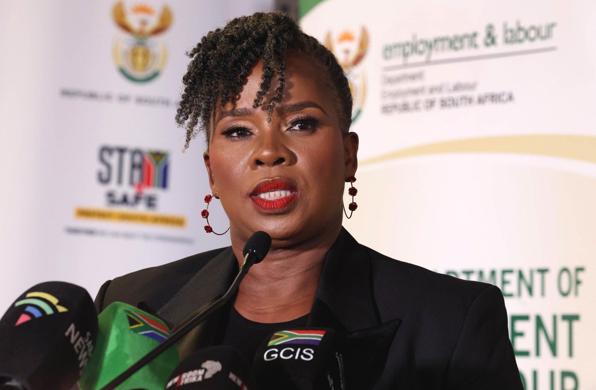 Minister unveils R650 million job creation initiative in Cape Town