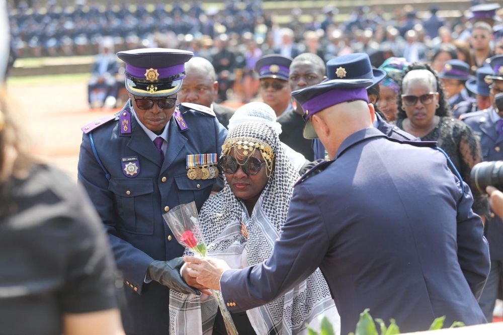 Heroic officers hailed during remembrance