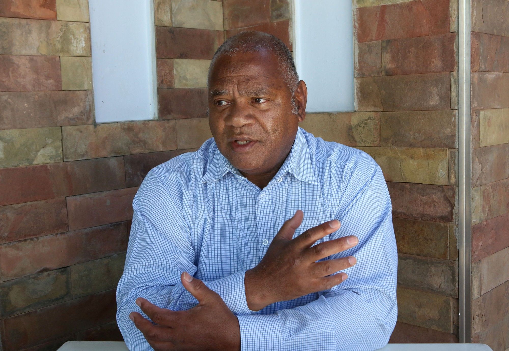 Former mayor Dan Plato gives advice to Geordin Hill-Lewis